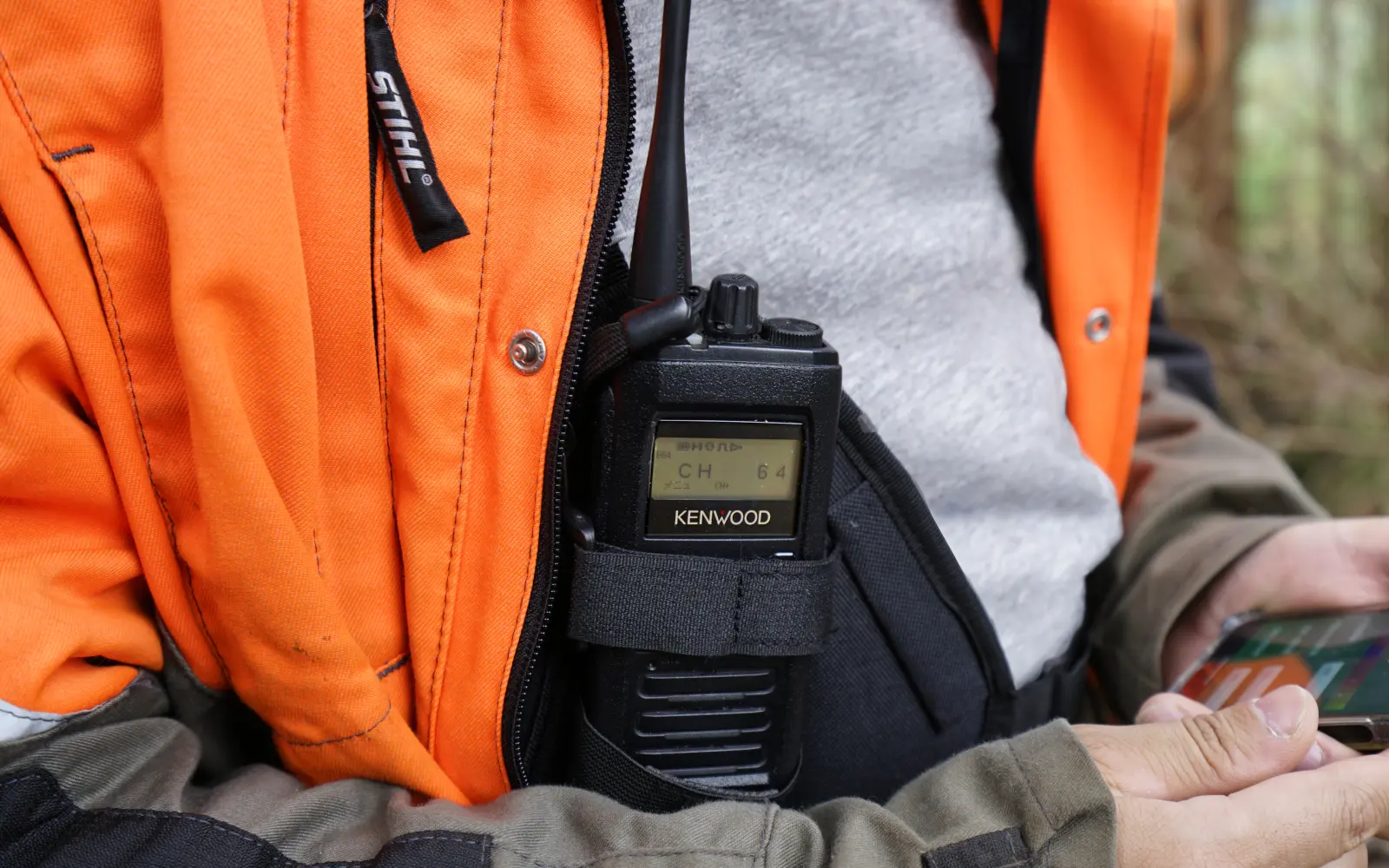 JVCケンウッド、全森連と林業労働安全対策で連携 業務用無線機の活用で死亡災害ゼロを目指す - TOMORUBA (トモルバ) - 事業を活性化するメディア